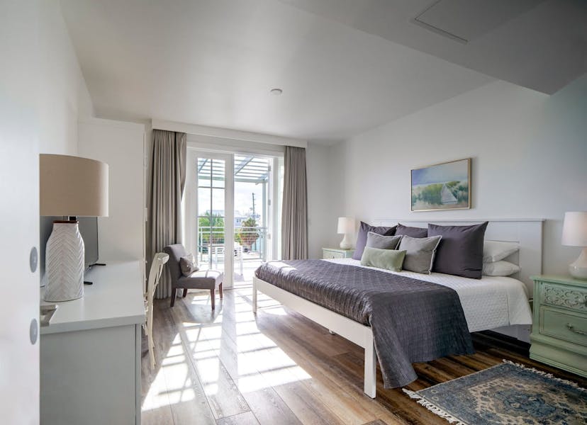 Studio 303B | Berkeley Beach Club | American Restaurant, Bar in St ...