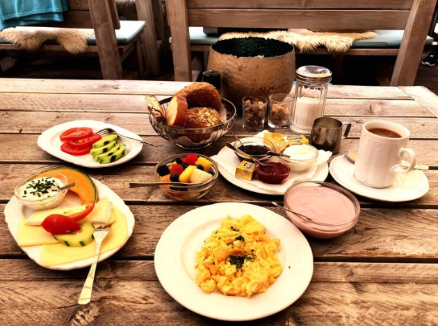 An Ultimate Guide to the Best Weekend Brunch Spots on 14th Street NW, DC