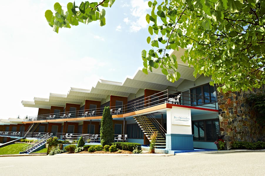 Blue Water Inn | River Crab Blue water Inn | Dining and Lodging on the ...