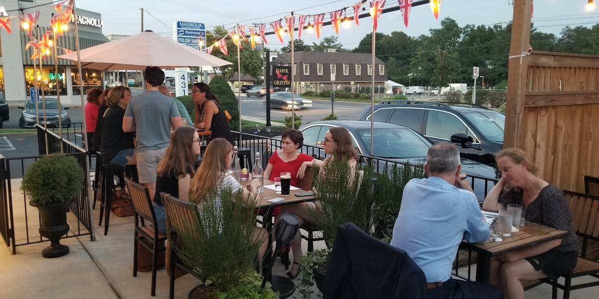 Happy Hour Hawk And Griffin British Pub In Vienna VA happy-hour-hawk-and-griffin-british-pub-in-vienna-va