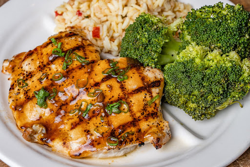 How to Pick American Food in Castleton, IN