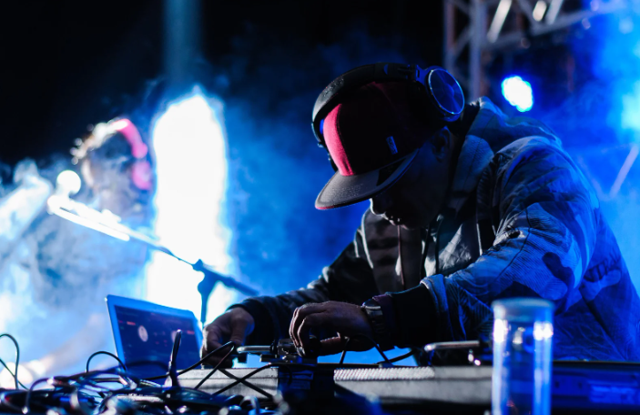 DJ Neil Robertson July 23 July 28 | Kokos at Pearl Alley | Tropical Bar ...