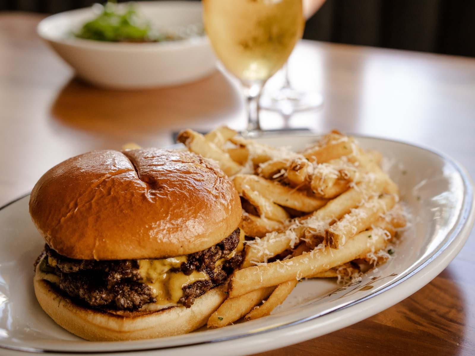 Butler's Bar | Oak Steakhouse: Fine Dining, Prime Steaks & Seafood