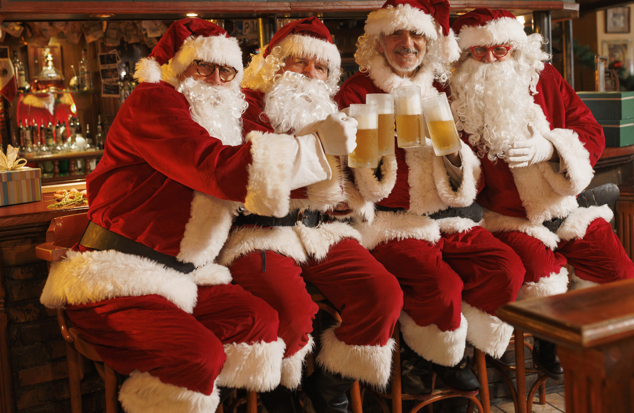 Santa Costume Contest | Houlihan's | The Best Bar & Grill Near You