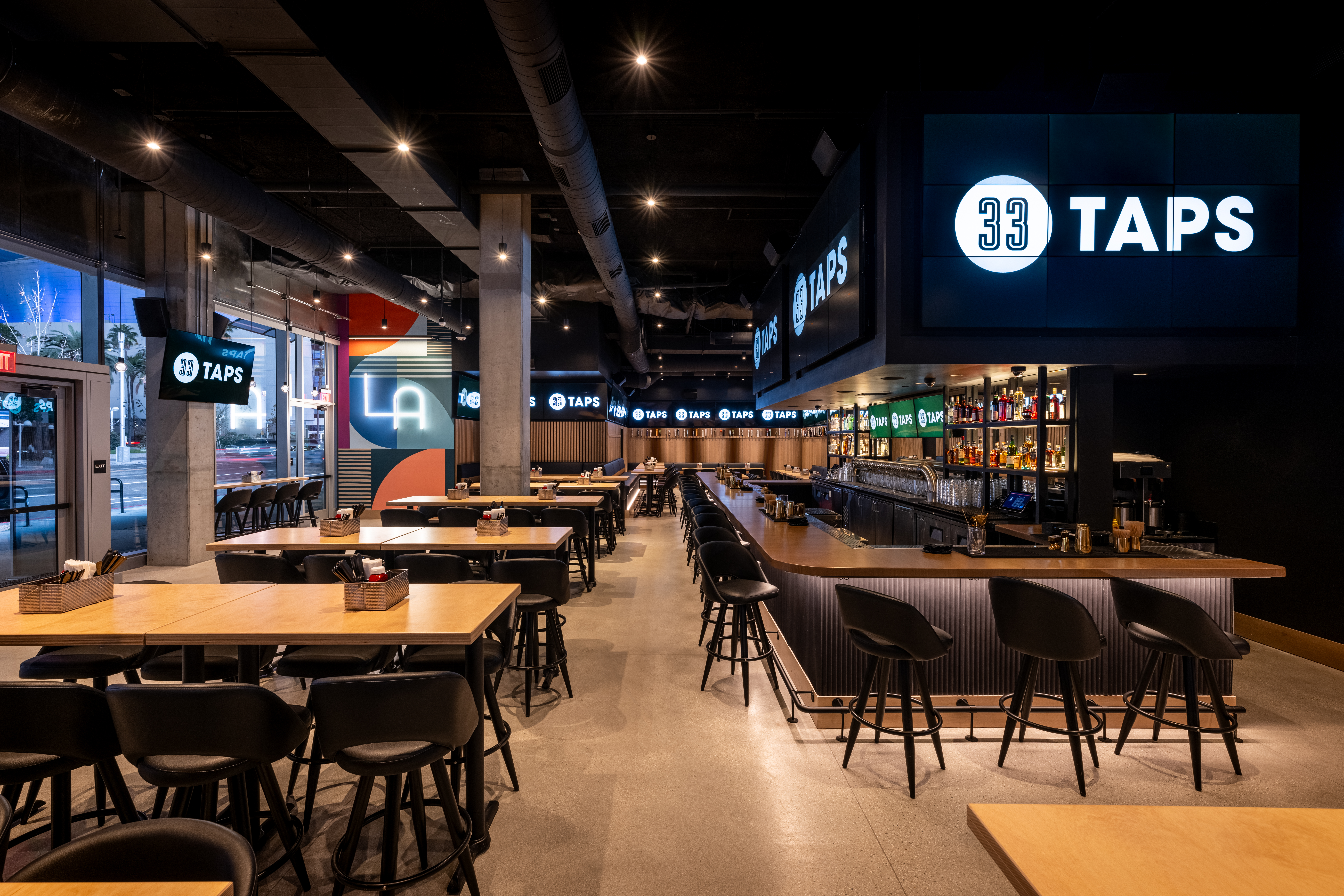 Downtown LA | Hours + Location | 33 Taps | Sports Bar in CA
