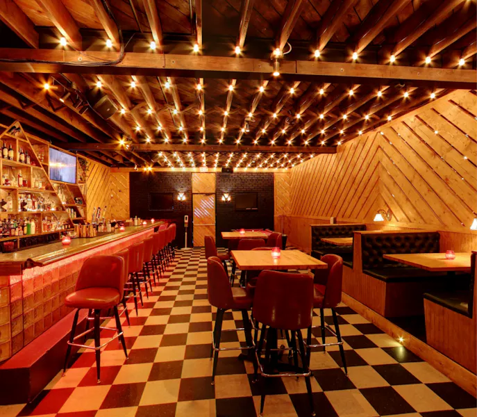 Roxanne's Liquor Bar & Kitchen | Hours + Location | Knallhart ...