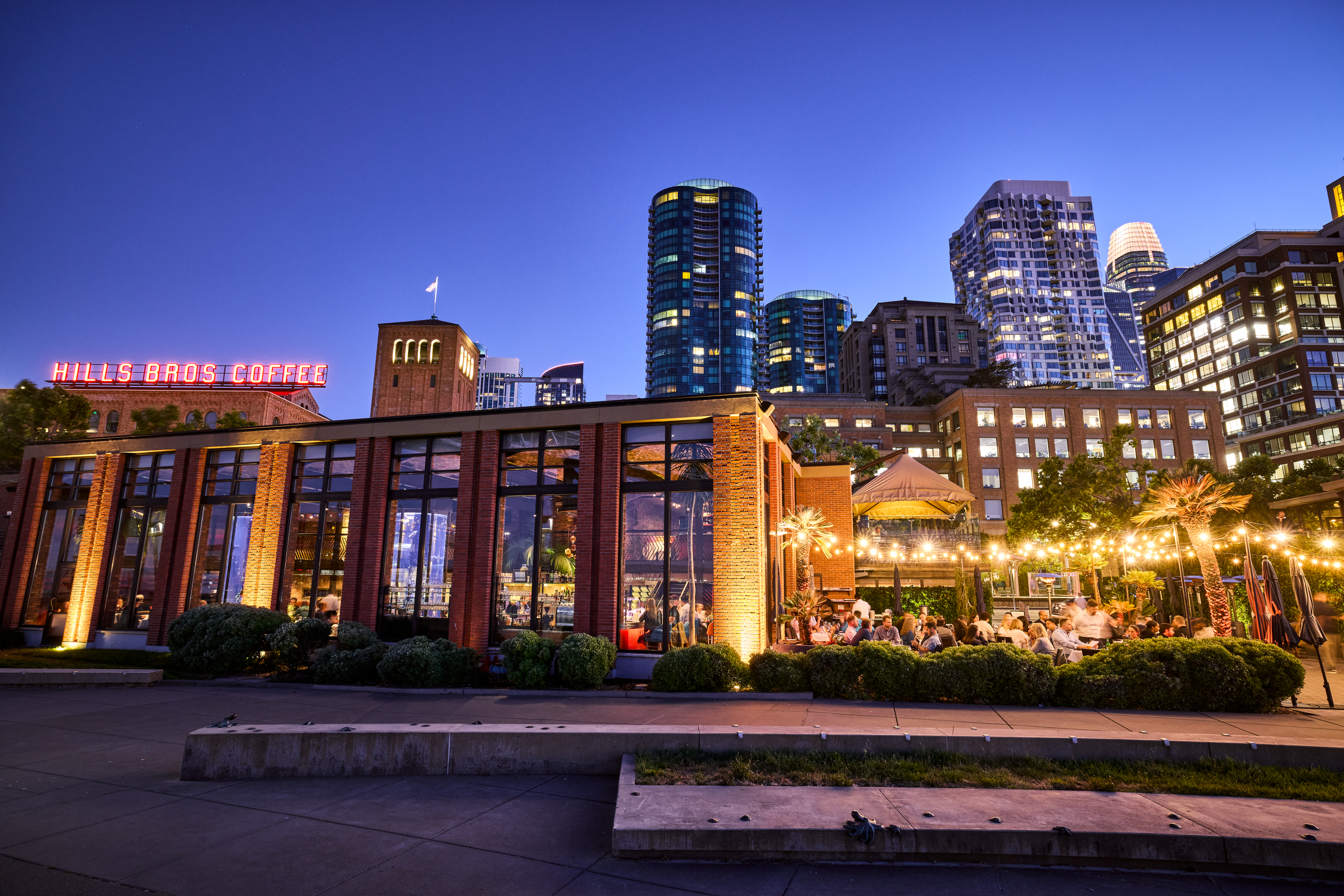 Location Waterbar SF: Seafood by the Bay (Daily Lunch & Dinner)