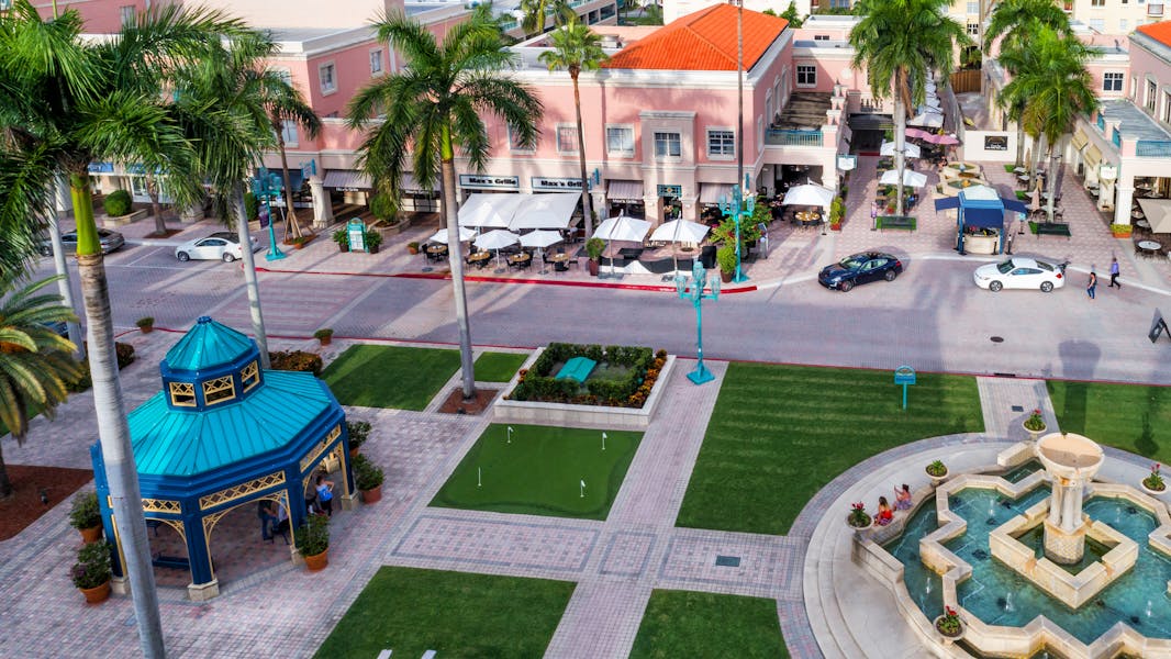 Max's Grille | Hours + Location | Rapoport's Restaurant Group