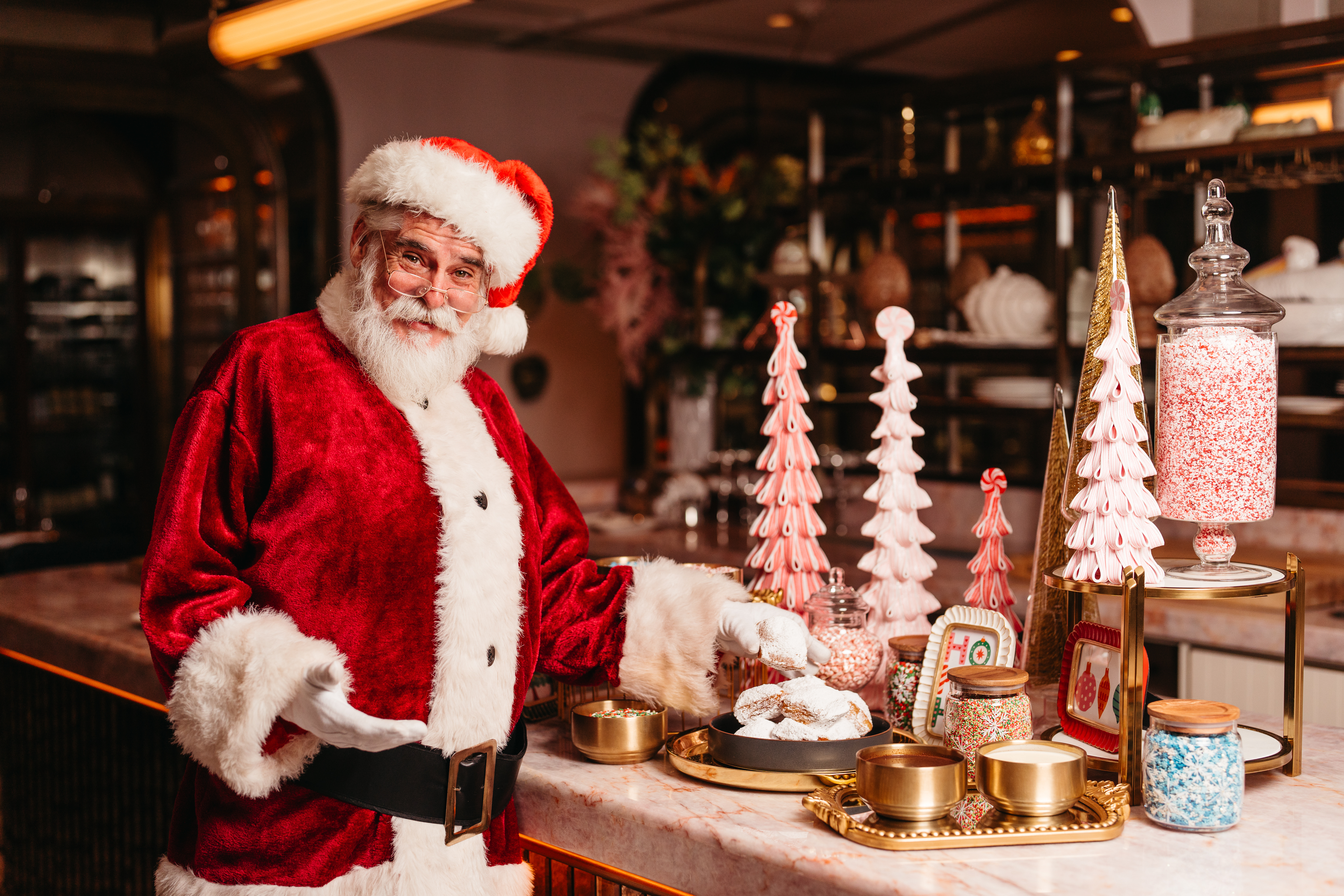 Beignets with Santa | Miss River | Southern Restaurant in New Orleans