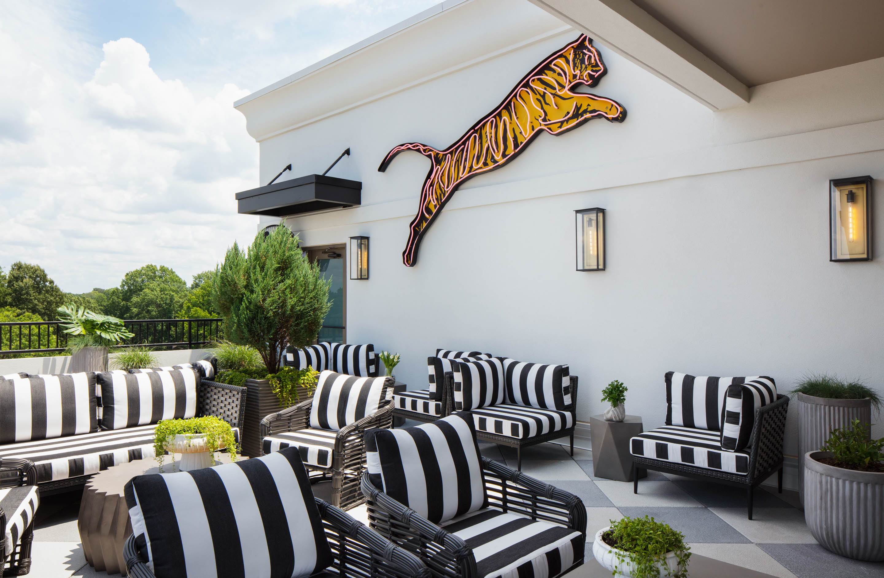 Gallery | Tiger and Peacock | Lounge in Memphis, TN