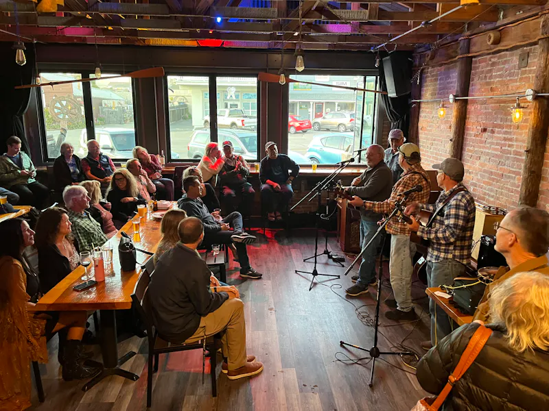 Open Mic Night | Schooners | American & Seafood Restaurant in Cayucos, CA