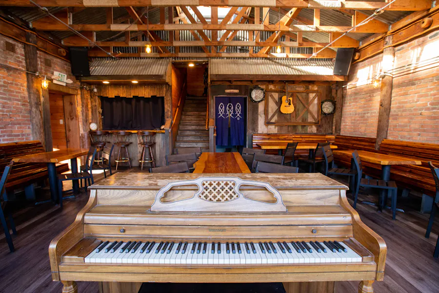 Open Mic Night | Schooners | American & Seafood Restaurant in Cayucos, CA
