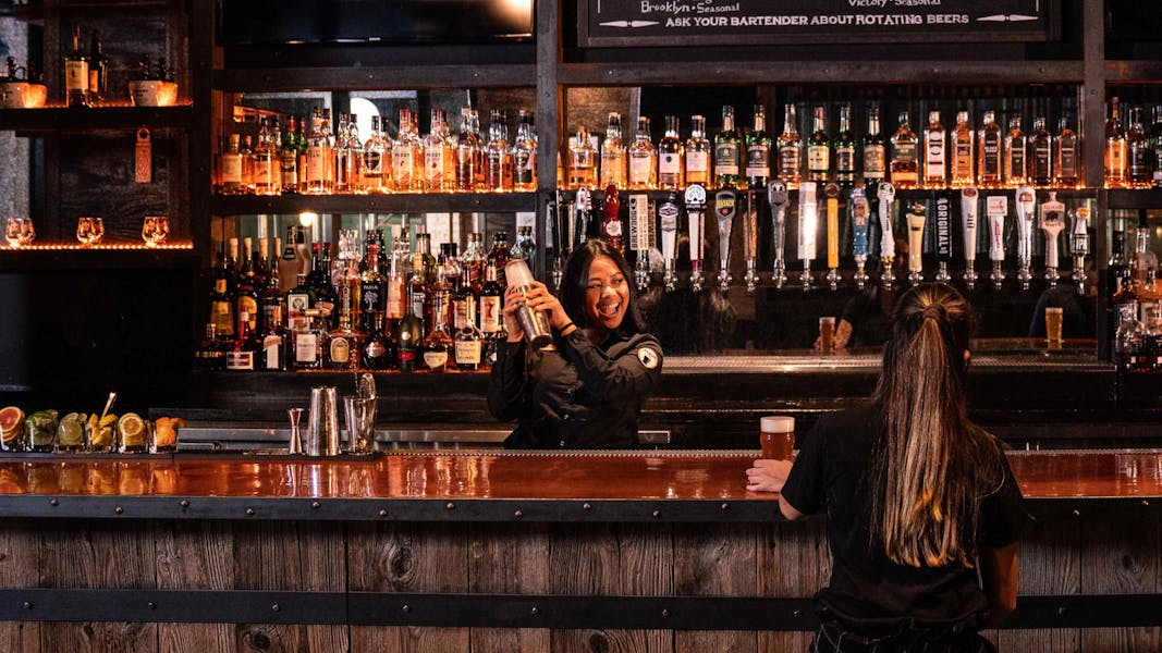 Happy Hour at Stout FiDi | Stout NYC | American Restaurant & Pub in New ...