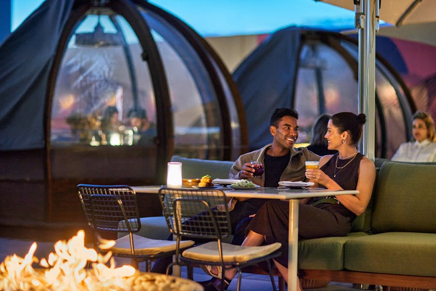 Globe Dining Date Night Mar | Muntanya