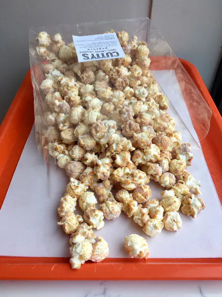 Spicy Cheesy Caramel Popcorn (6.5 OZ) | Cutty's
