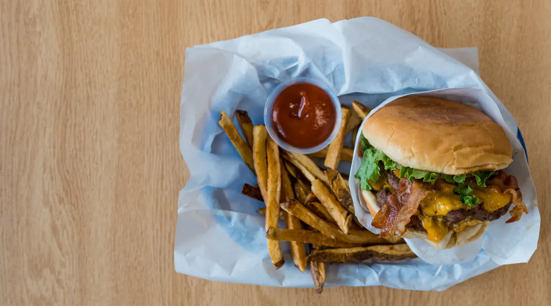 About | Lulu's Burgers in Commerce, TX
