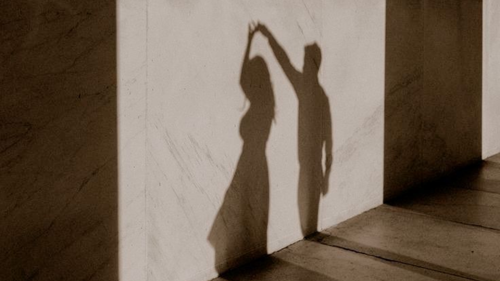 Singles Mingle at Call Me Pearl