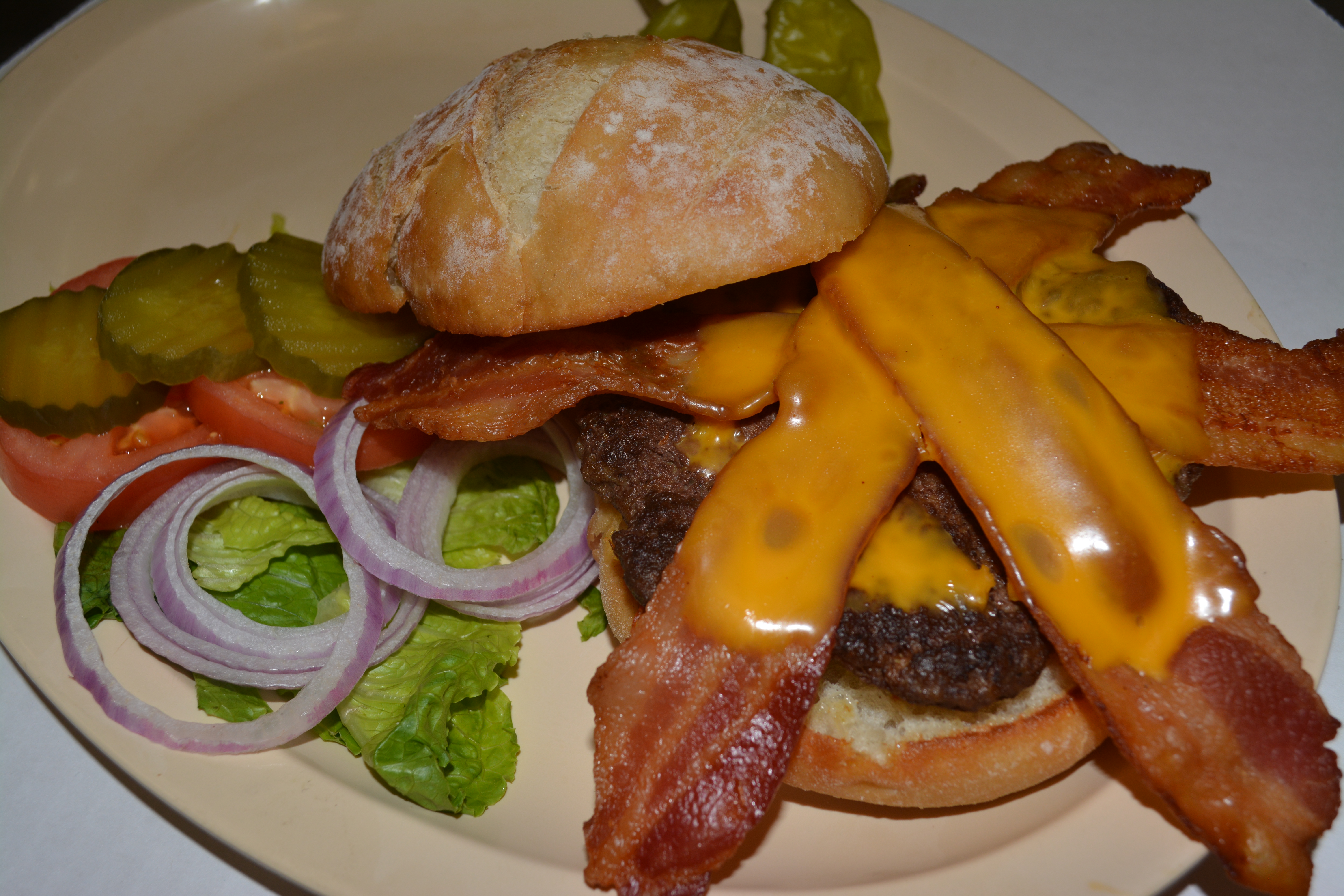 Burgers, Sandwiches, Wraps | Do Drop Inn | Pizzas and Pastas in Pueblo, CO