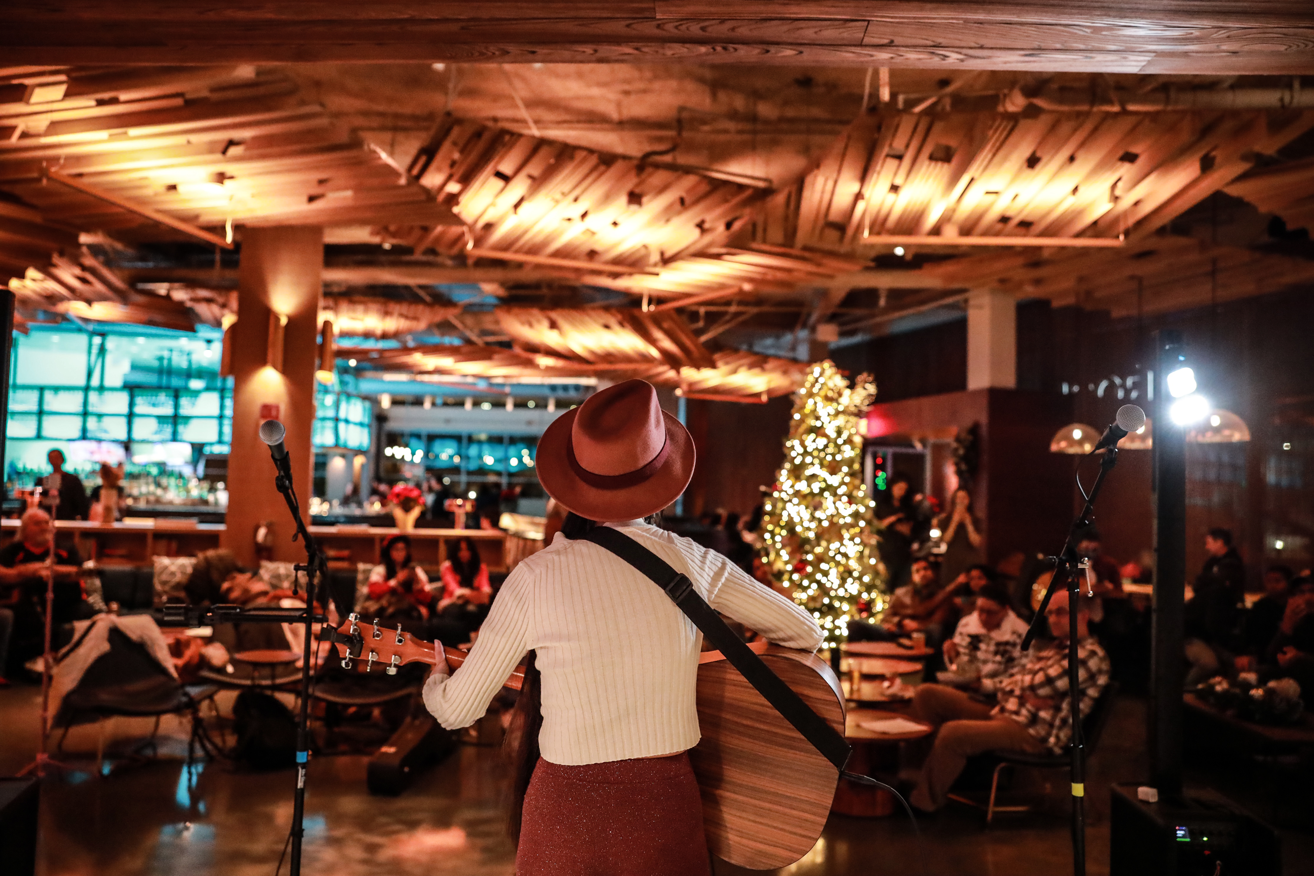 Happenings | Roger Bar and Restaurant in Mountain View, CA